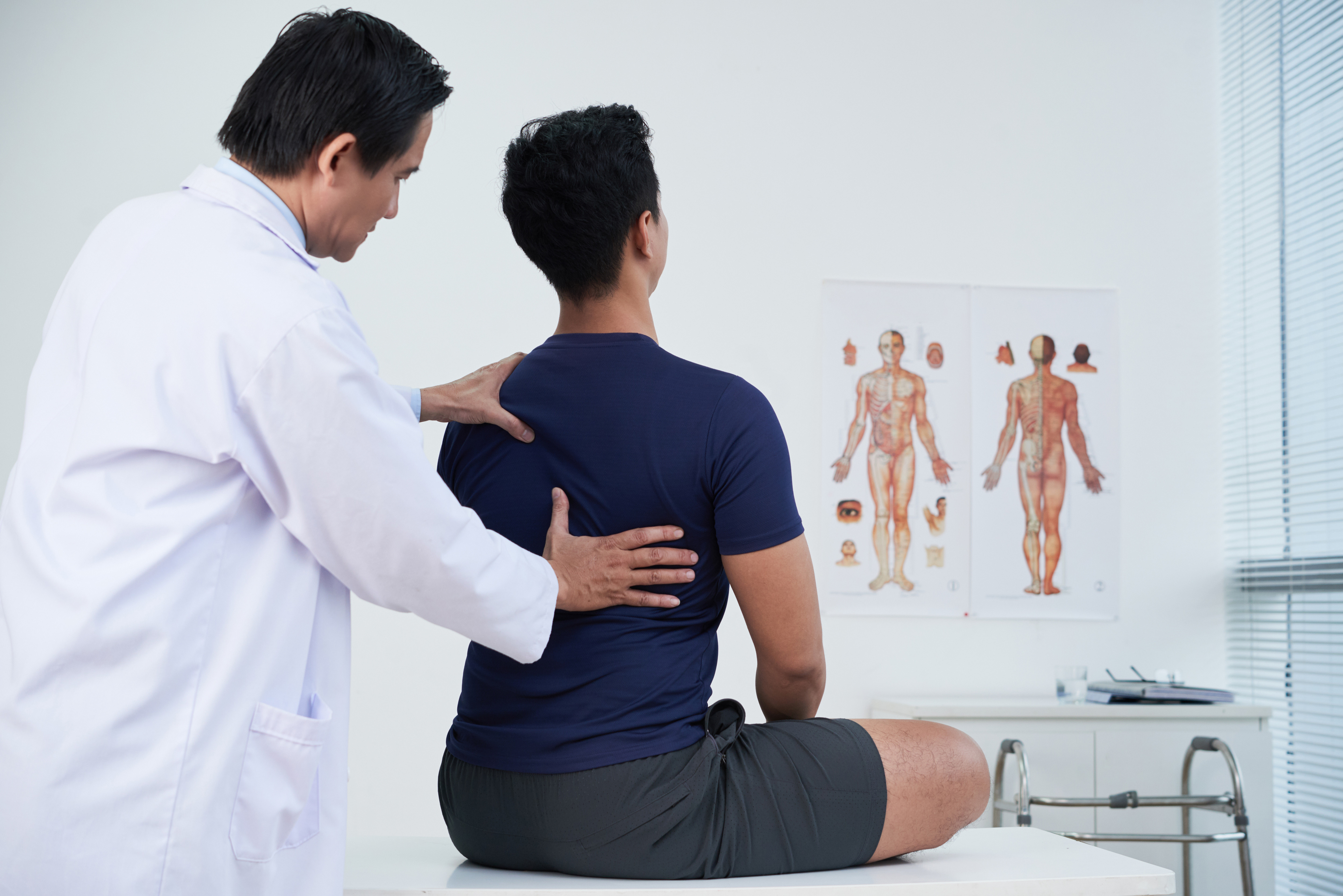 Lakukan Fisioterapi Untuk Solusi Efektif Skoliosis